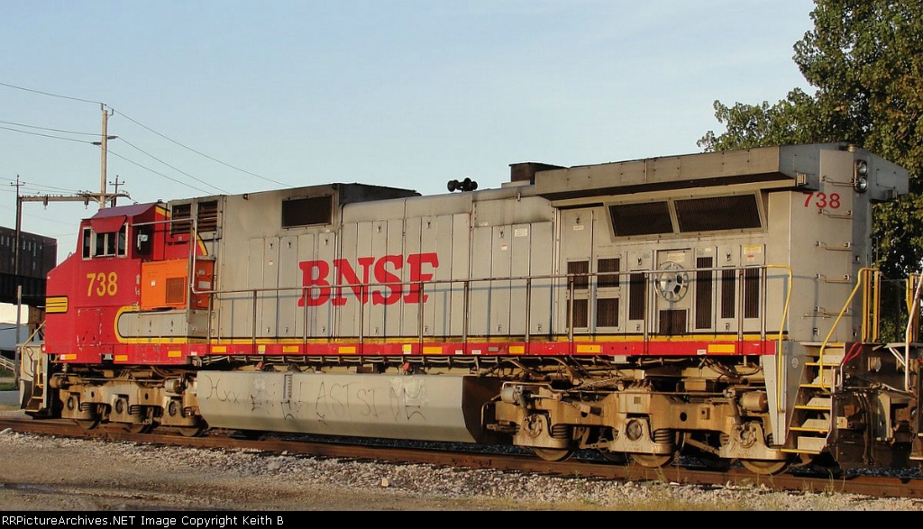 BNSF 738